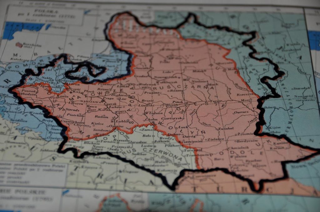 Rozbiory na mapach z folii – Inspiracje edukacyjne